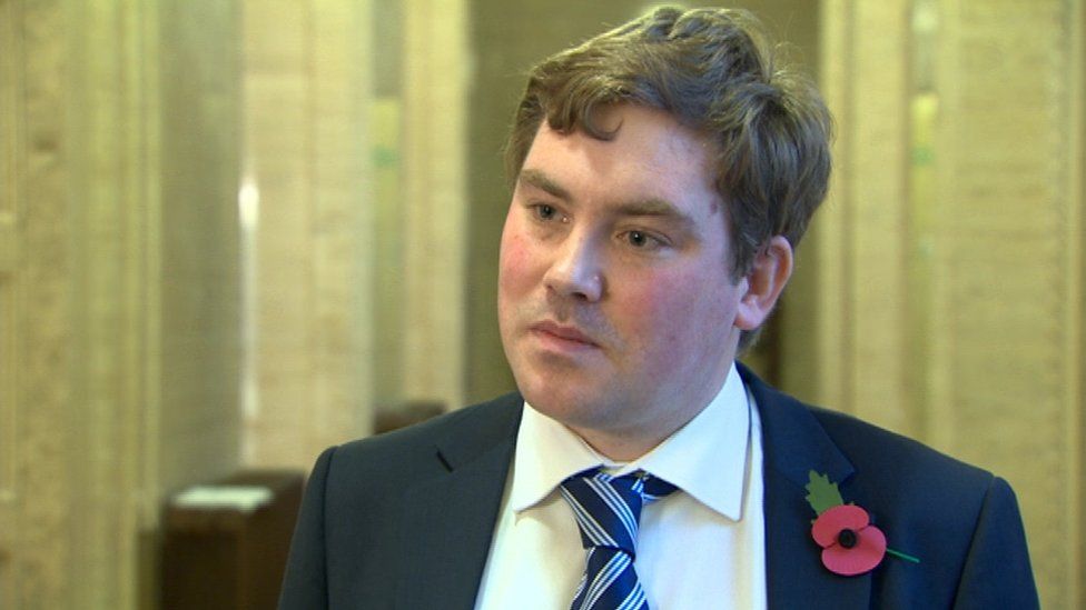 Armistice Day: National anthem singing at Stormont remembrance service ...