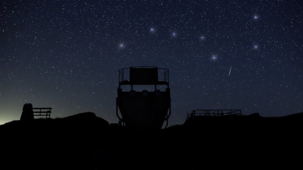 Oriel: Y sêr o Ynys Enlli - BBC Cymru Fyw