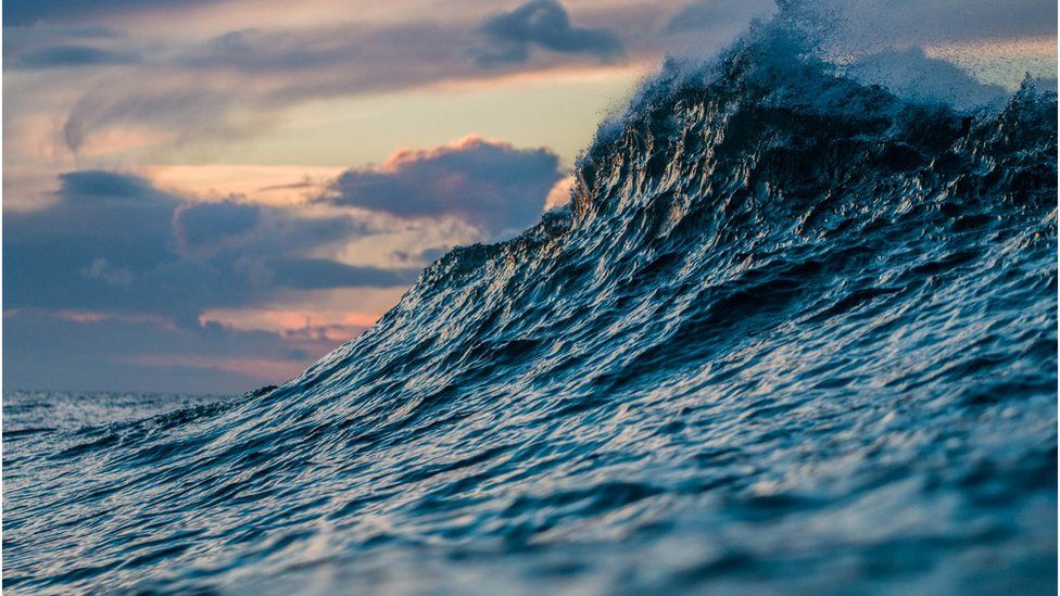 Swell time for UK surf photographers - BBC News