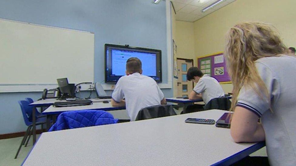Lampeter school uses E-sgol video for remote learning - BBC News