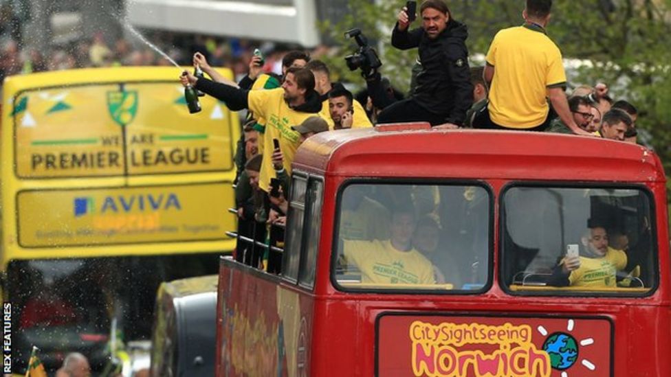 Norwich City promotion parade bus breaks down - BBC Sport