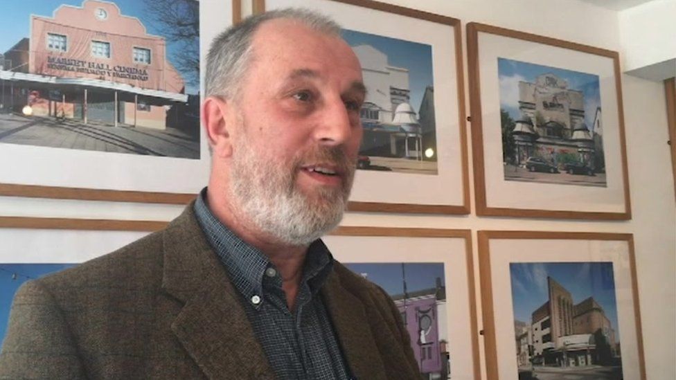 South Wales cinemas captured in Abertillery exhibition - BBC News