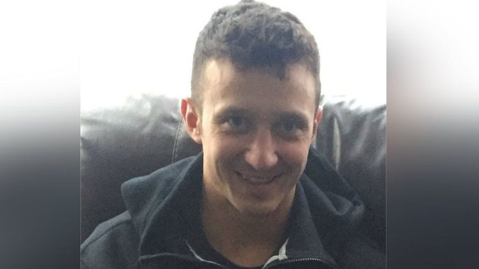 Tributes to cyclist Joe Burton after Southampton crash - BBC News