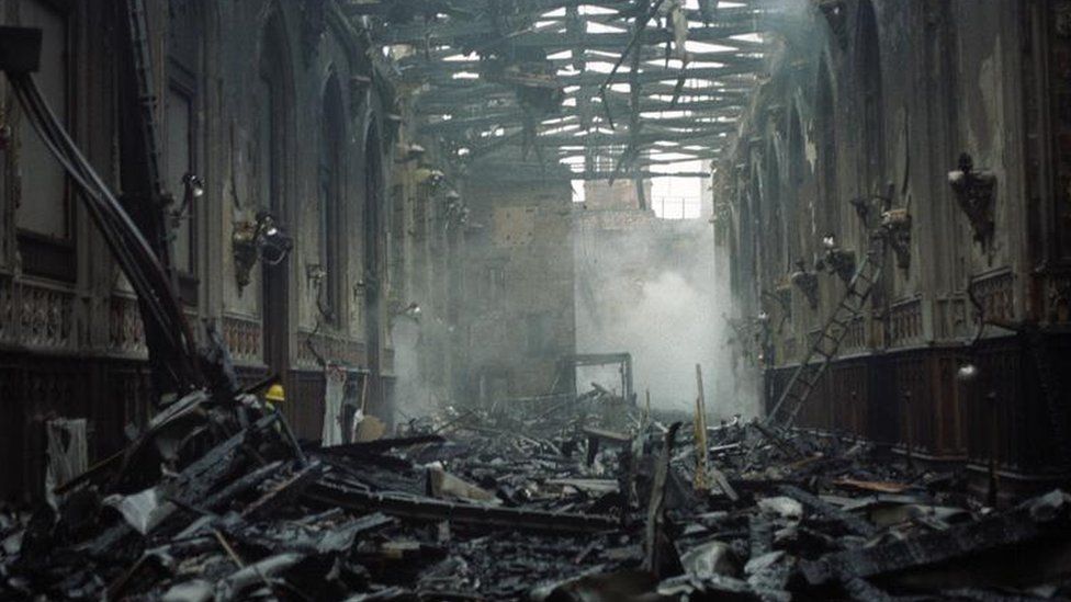 Windsor Castle fire remembered 30 years on - BBC News