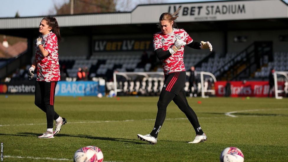 Safia Middleton-Patel: Coventry United sign Manchester United keeper on emergency loan - BBC Sport