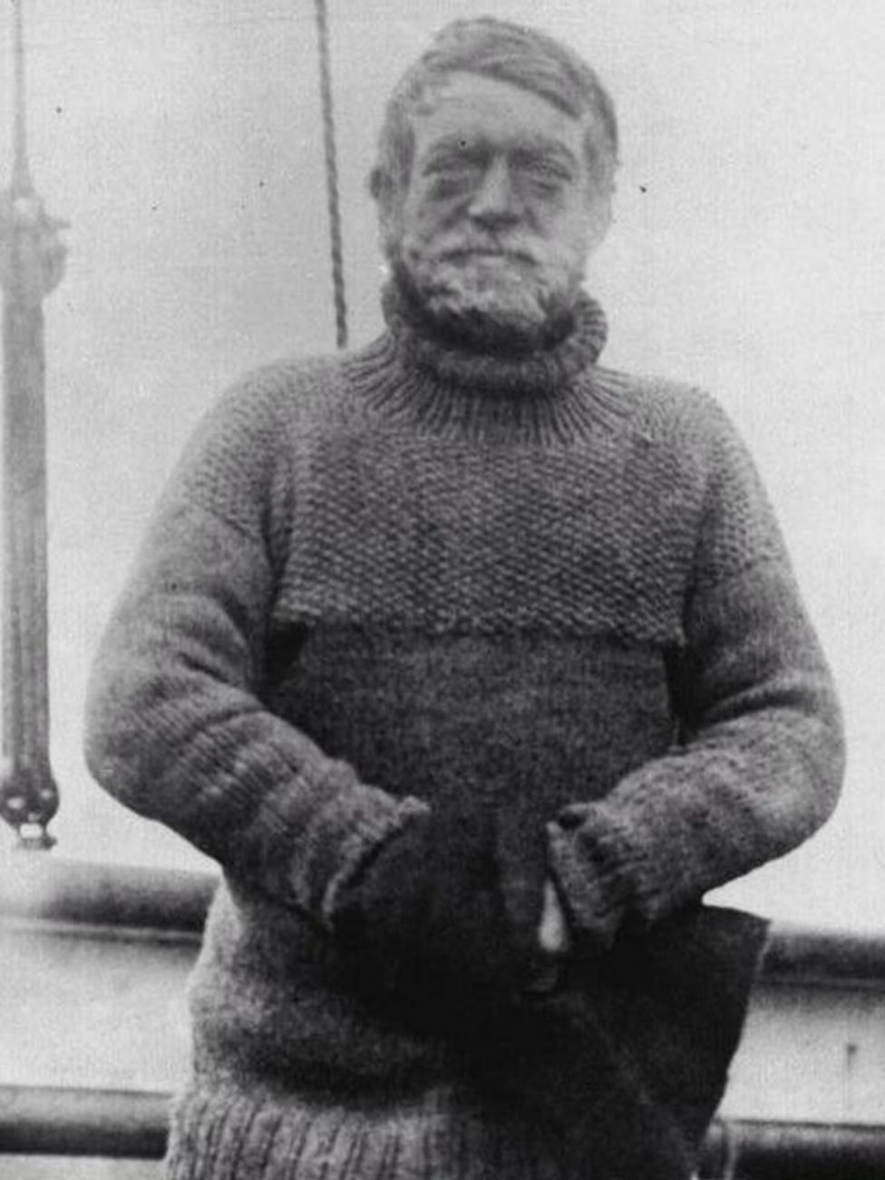 Shackleton plaques go missing from Plymouth dockside - BBC News