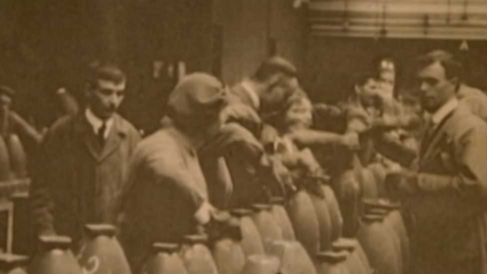 Chilwell explosion: Events mark centenary of factory blast - BBC News
