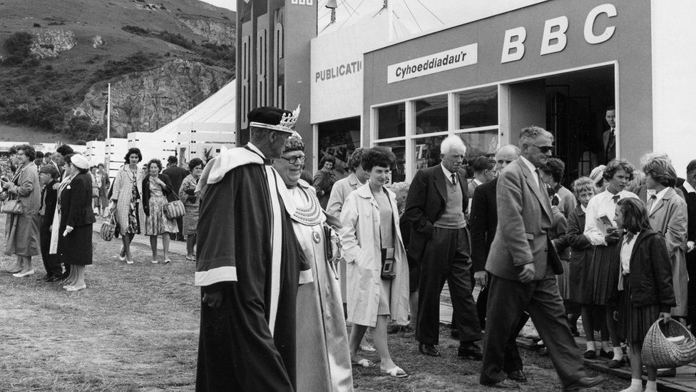 Cynan a'r Orsedd: secsist neu achubwr? - BBC Cymru Fyw