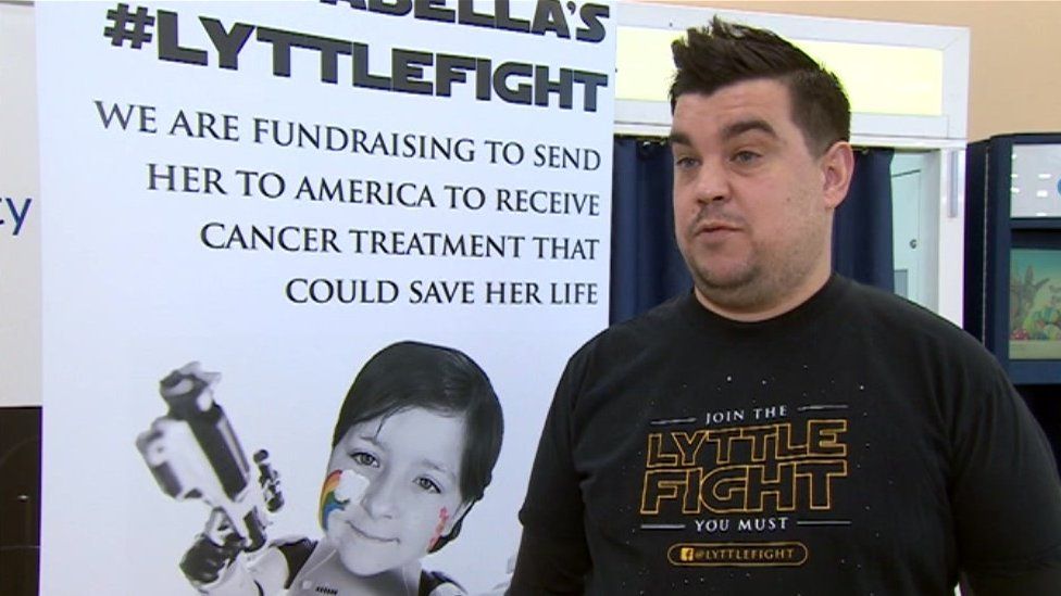 Cancer-battle girl Isabella Lyttle has book published - BBC News