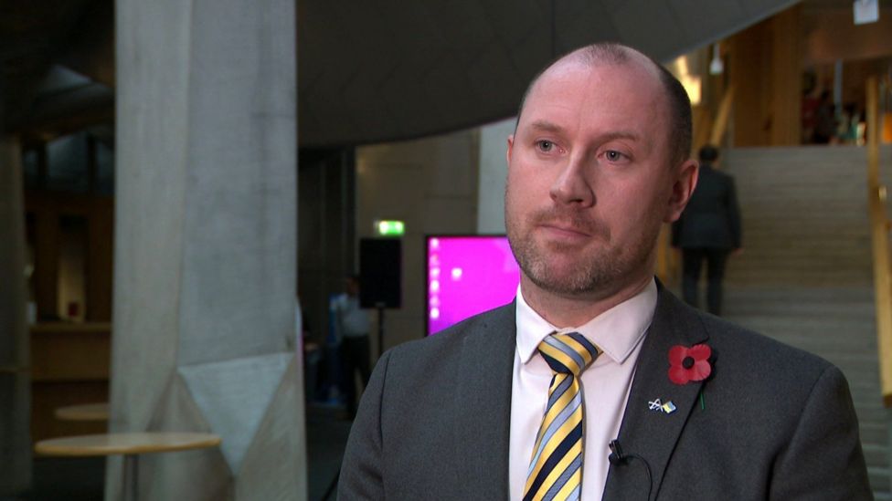 Ukrainian refugees told to leave hotel next month - BBC News