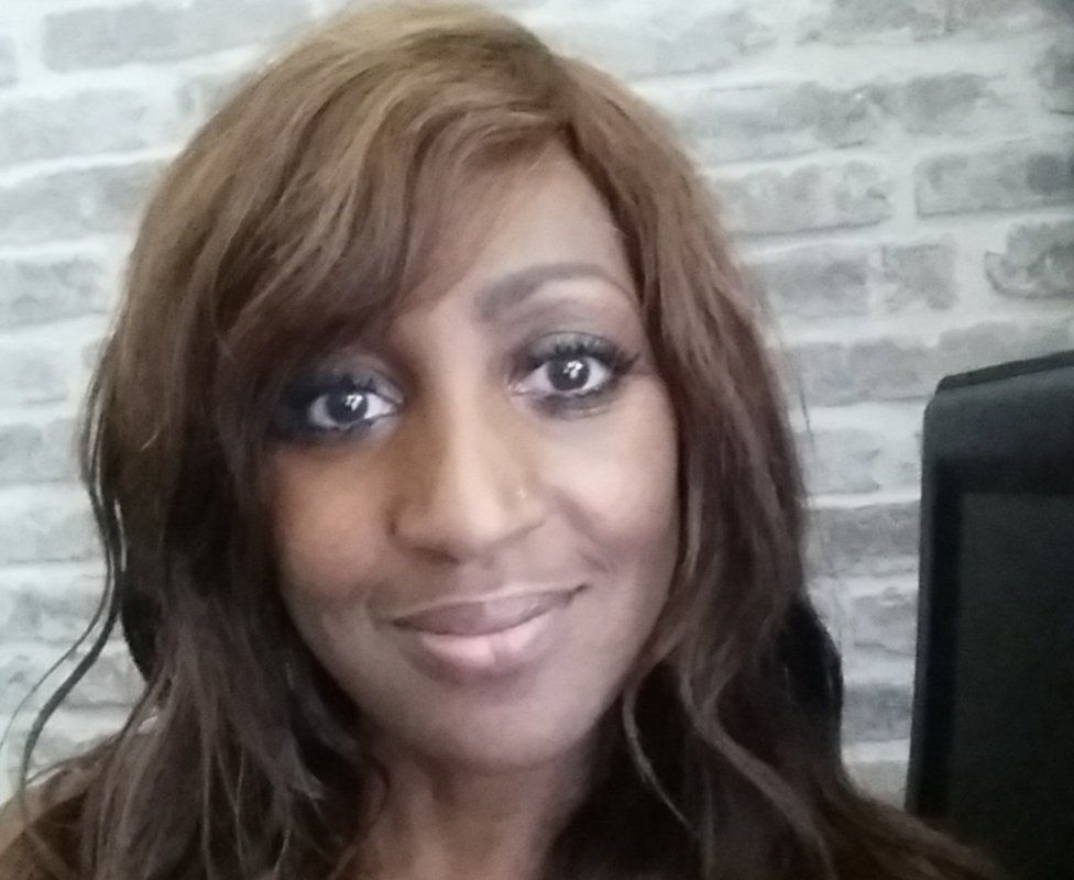 The Queens Arms in Reading to become hub for the homeless - BBC News