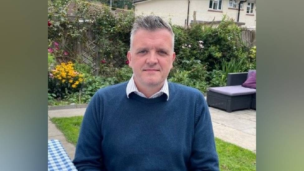 Covid: Pupils return to Wales' schools amid concerns - BBC News