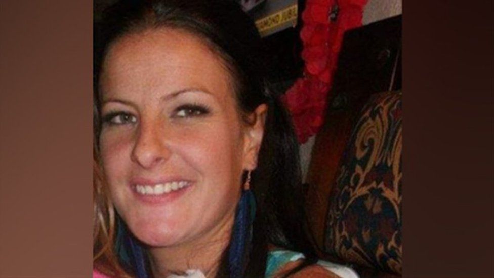 Redcar house death victim was 'much-loved' mother - BBC News