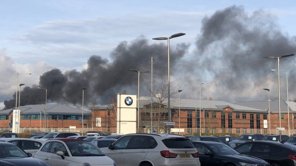 Tamworth fire tackled as 'number of coaches' ablaze - BBC News