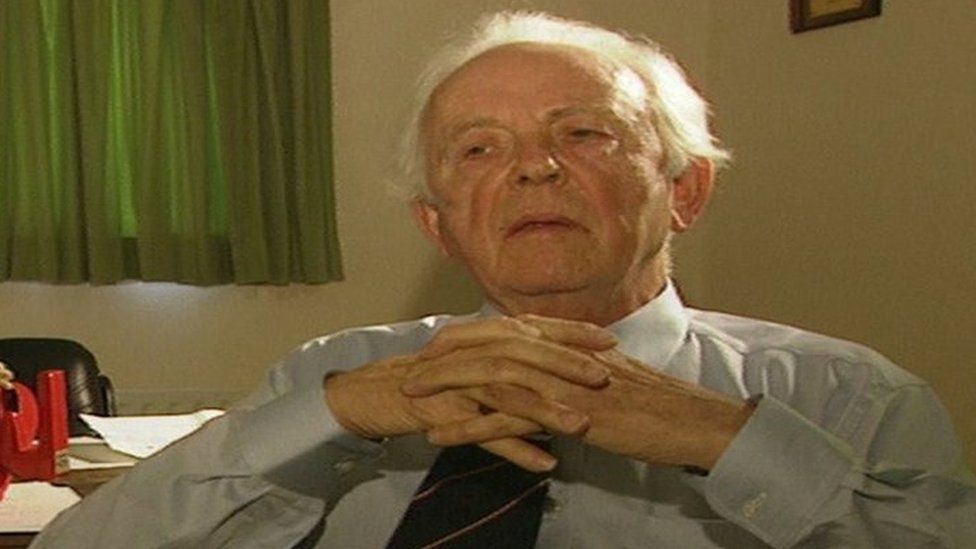 Professor Frank Pantridge: The forgotten man of defibrillation? - BBC News
