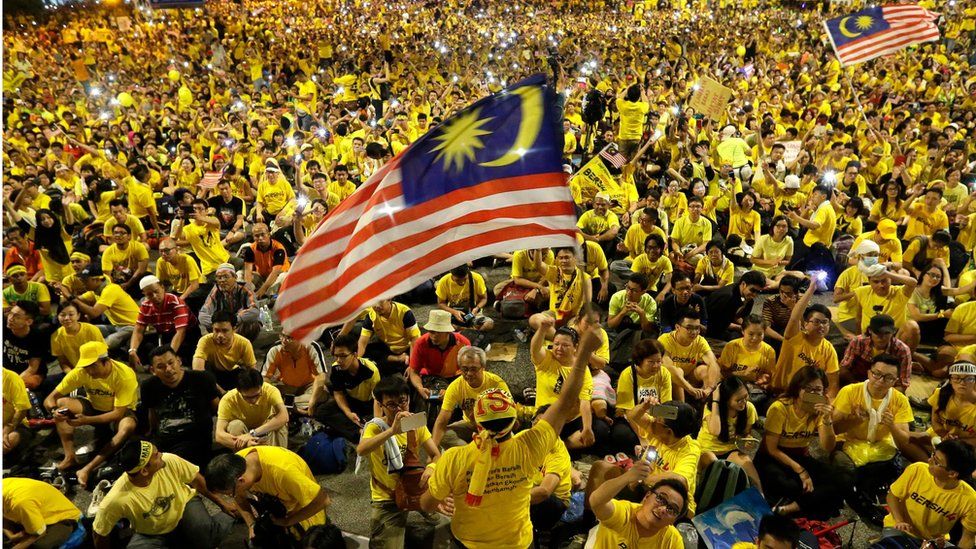 Malaysia Government Supporters March In Kuala Lumpur Bbc News