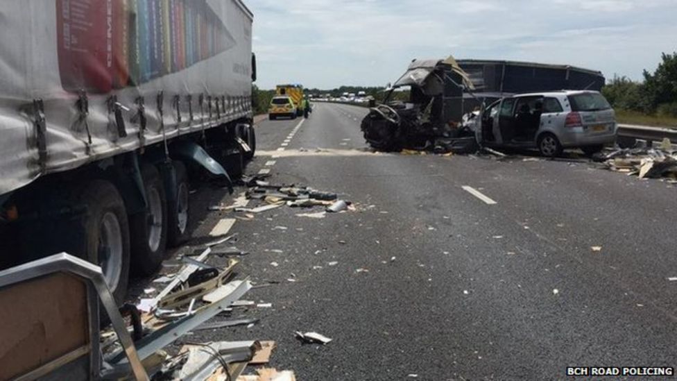 A14 Histon seven-vehicle crash injures five - BBC News