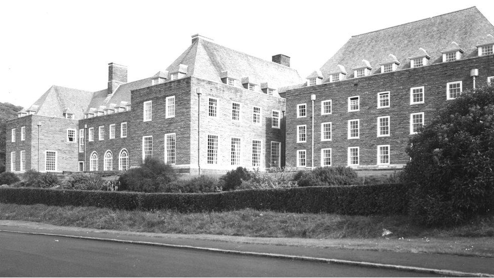 Oriel: Neuadd Pantycelyn dros y blynyddoedd - BBC Cymru Fyw