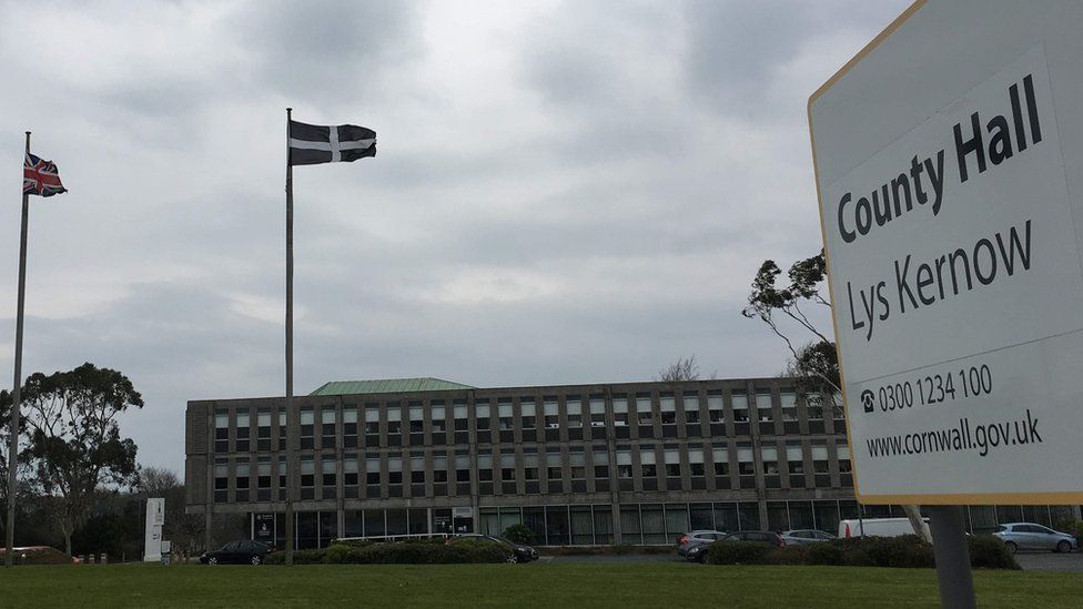 Allowances for Cornwall council members to rise by 4% - BBC News