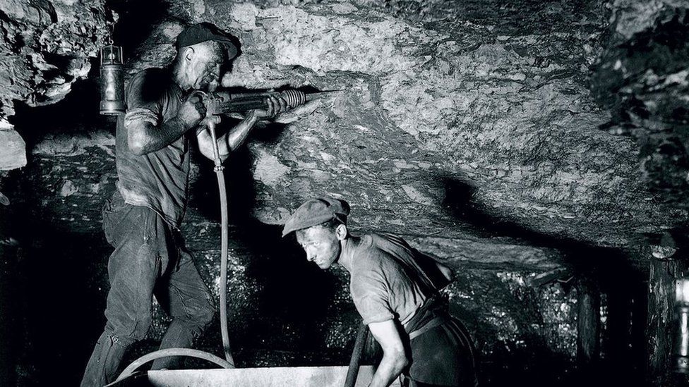 'Lifeline' helping those living in shadow of pit closures - BBC News