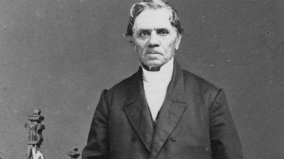 Teulu William Gladstone i ymddiheuro am gyswllt caethwasiaeth - BBC Cymru Fyw