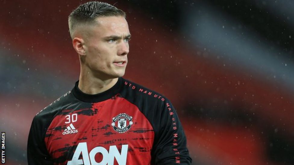 Nathan Bishop: Mansfield Town sign Manchester United goalkeeper on ...
