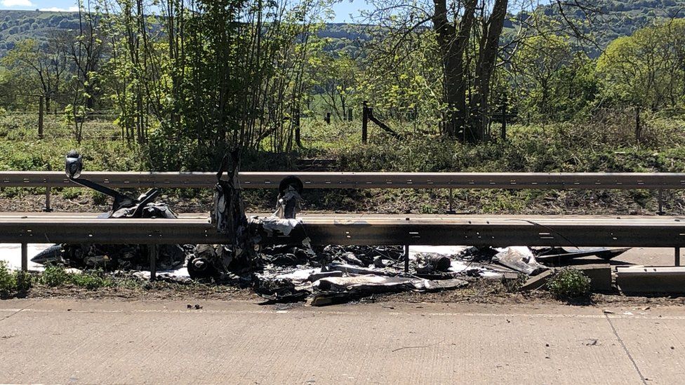 Damwain awyren ger Y Fenni - BBC Cymru Fyw