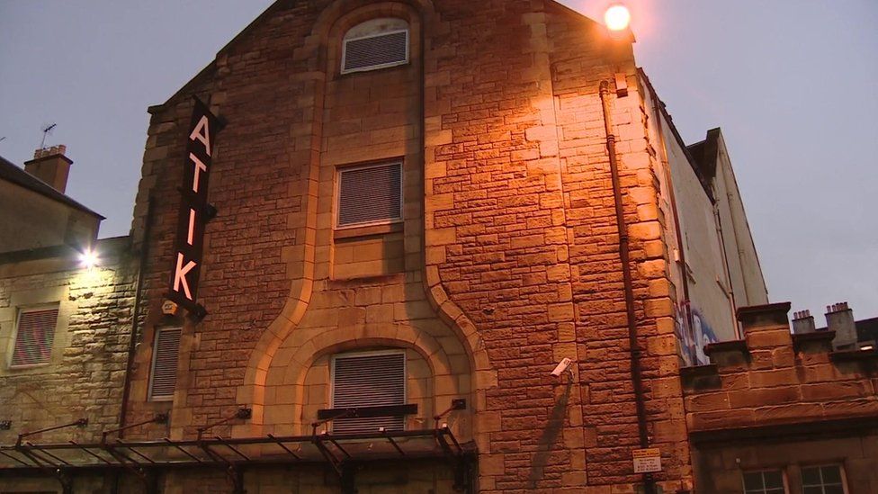 John Leslie cleared of sexual assault in Edinburgh nightclub - BBC News