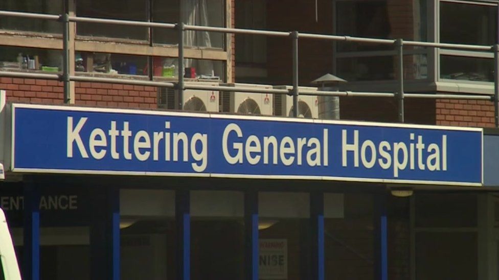 Kettering hospital 'sorry' over failure to spot broken neck - BBC News