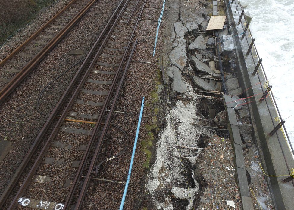 Dover rail line collapse: Repairs to take 'up to a year' - BBC News