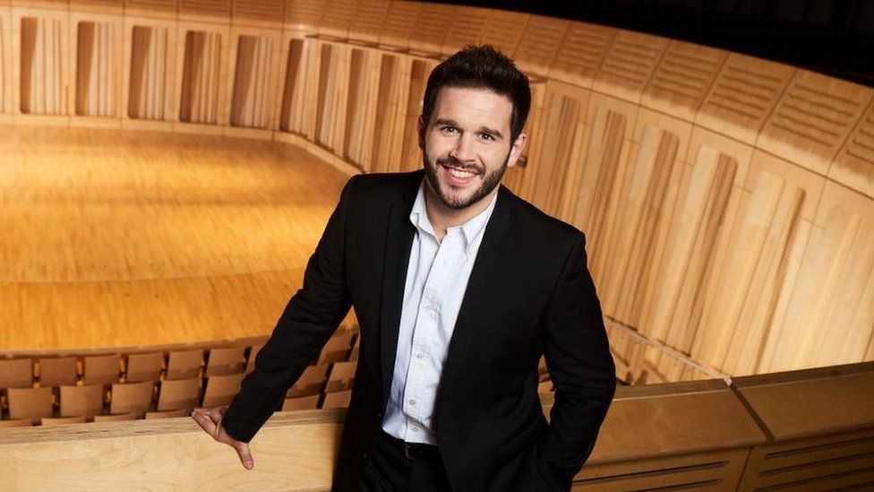 Ateb y Galw: Y canwr Trystan Llŷr Griffiths - BBC Cymru Fyw