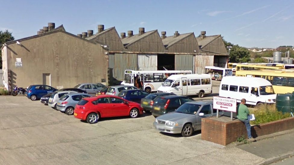 100 jobs at risk as Silcox Coaches looks for a buyer - BBC News