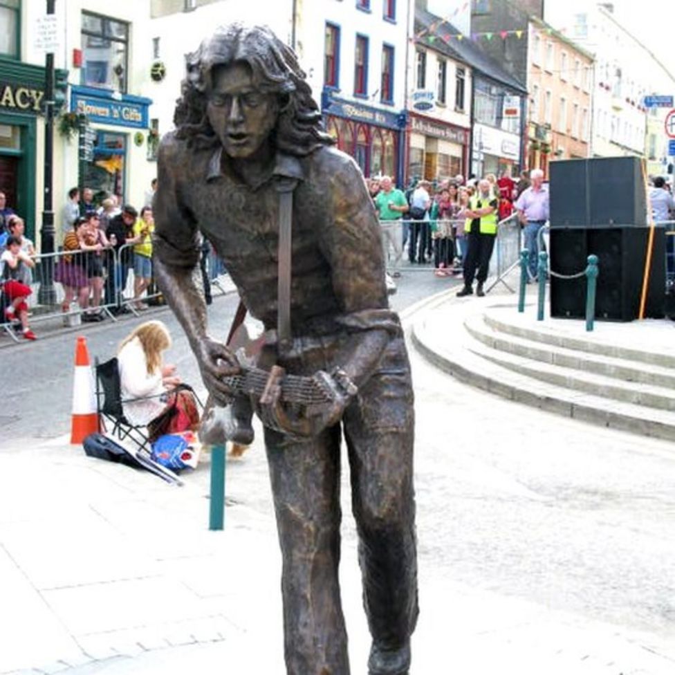 Rory Gallagher: Tributes to an Irish rock legend - BBC News