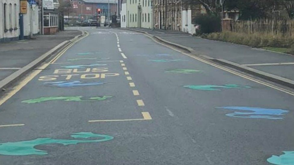 Poole's nautical road decorations spark mixed views - BBC News
