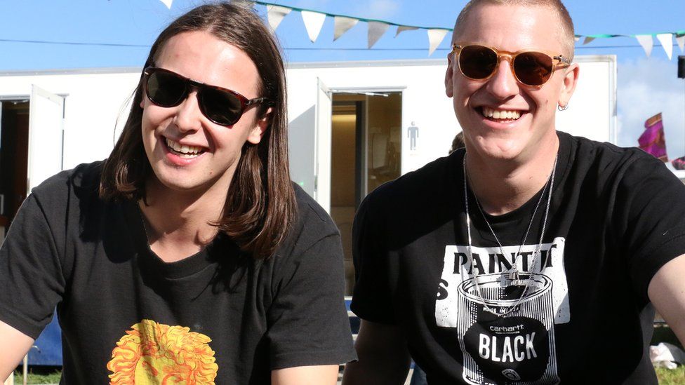 Jungle will make their second album in their bedroom - BBC Newsbeat