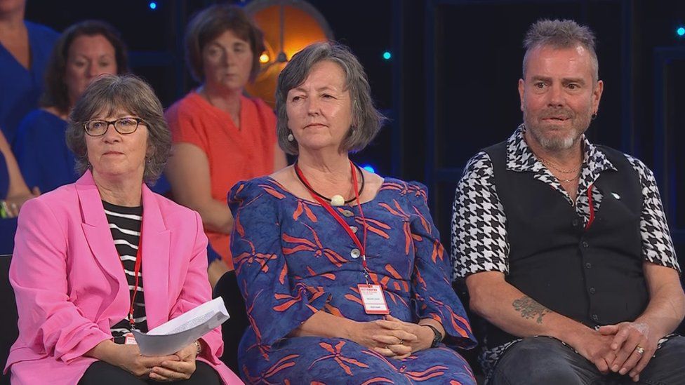 Alun Ffred wedi ennill Gwobr Goffa Daniel Owen yr Eisteddfod - BBC ...