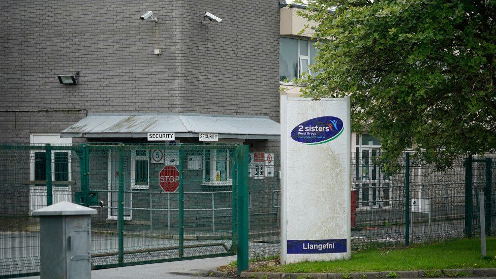 Rowan Foods: 97 coronavirus cases linked to Wrexham factory - BBC News