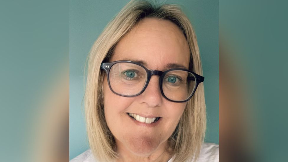 Call connection services: 'A 39-minute phone call cost me £119' - BBC News