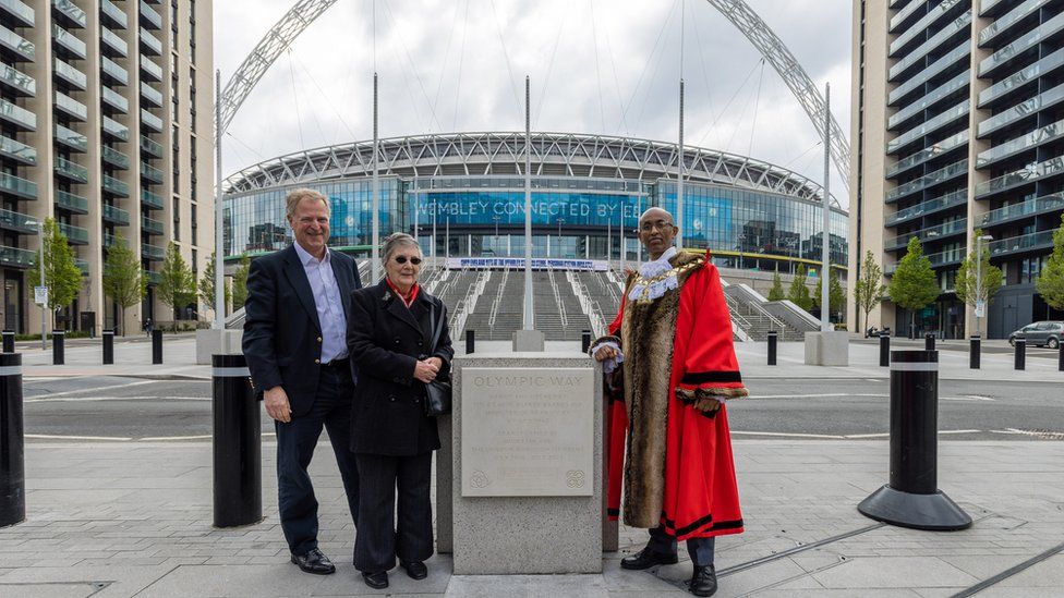 London 1948 Olympic plaque restored at Wembley Park - BBC News