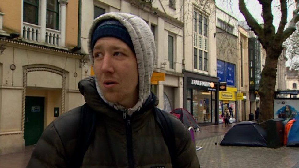 Homeless tents removed from Cardiff city centre - BBC News