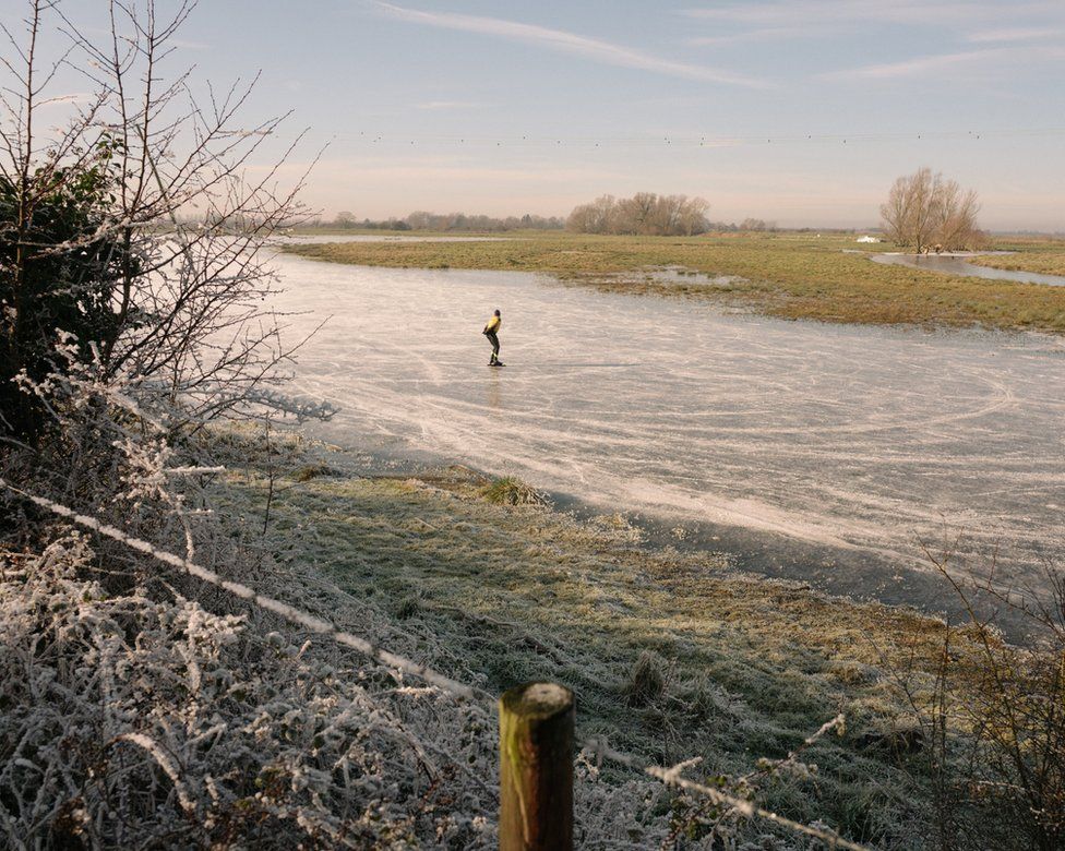 'The joy of fen skating is a great metaphor for life' - BBC News