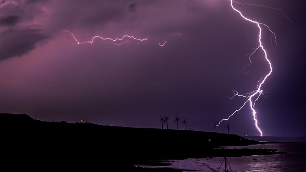 Record-breaking lightning 'megaflashes' amaze World Meteorological ...
