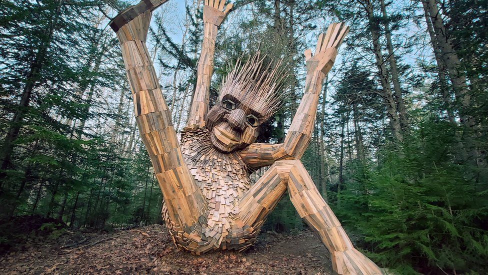 Recycle artist creates giant trolls with environmental messages - BBC ...