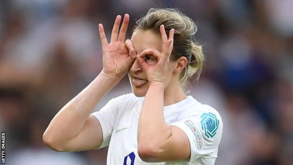 Ellen White: Manchester City and England striker announces retirement ...