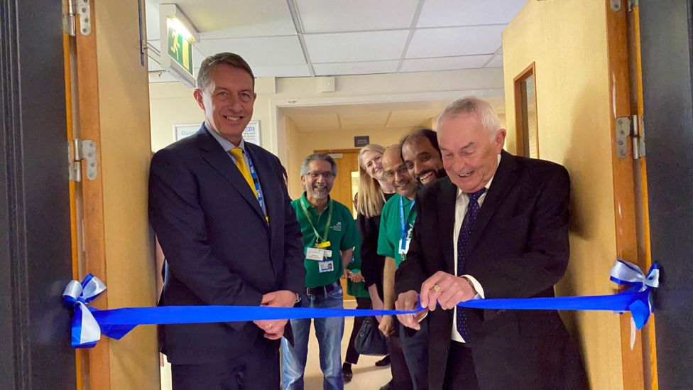 Basildon Hospital welcomes new lecture theatre - BBC News