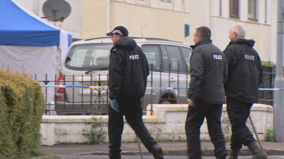 Man arrested in Paisley murder investigation - BBC News