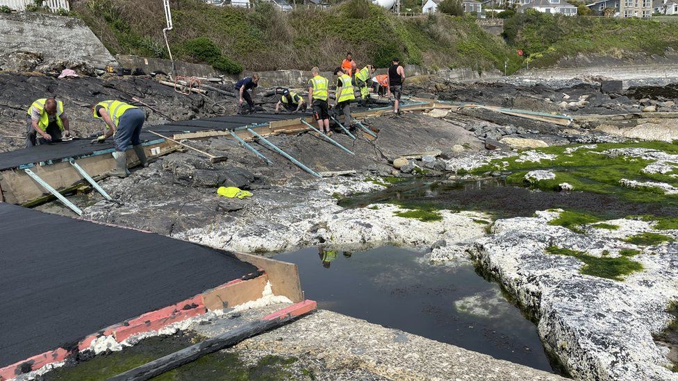 Mousehole Rock Pool swimming spot given new lease of life - BBC News
