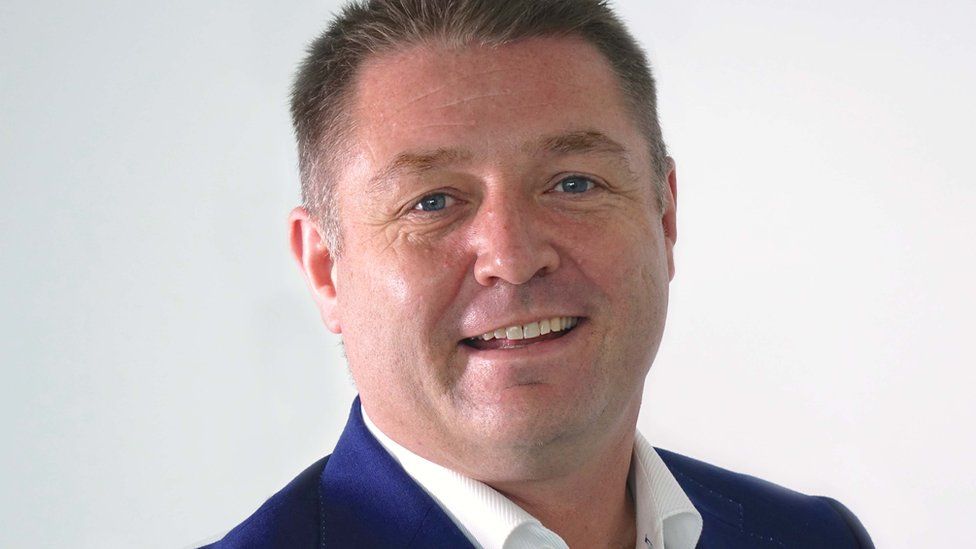 Cwrs gradd i hyfforddi ymgyrchwyr hinsawdd y dyfodol - BBC Cymru Fyw