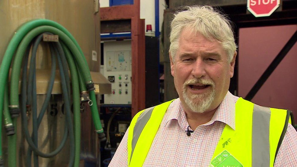 Small businesses in negative mood for first time in four years - BBC News