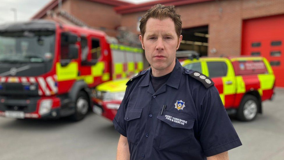 Castleford: Teenager's body recovered from River Calder - BBC News